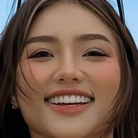 Ngann Nguyen Nackt